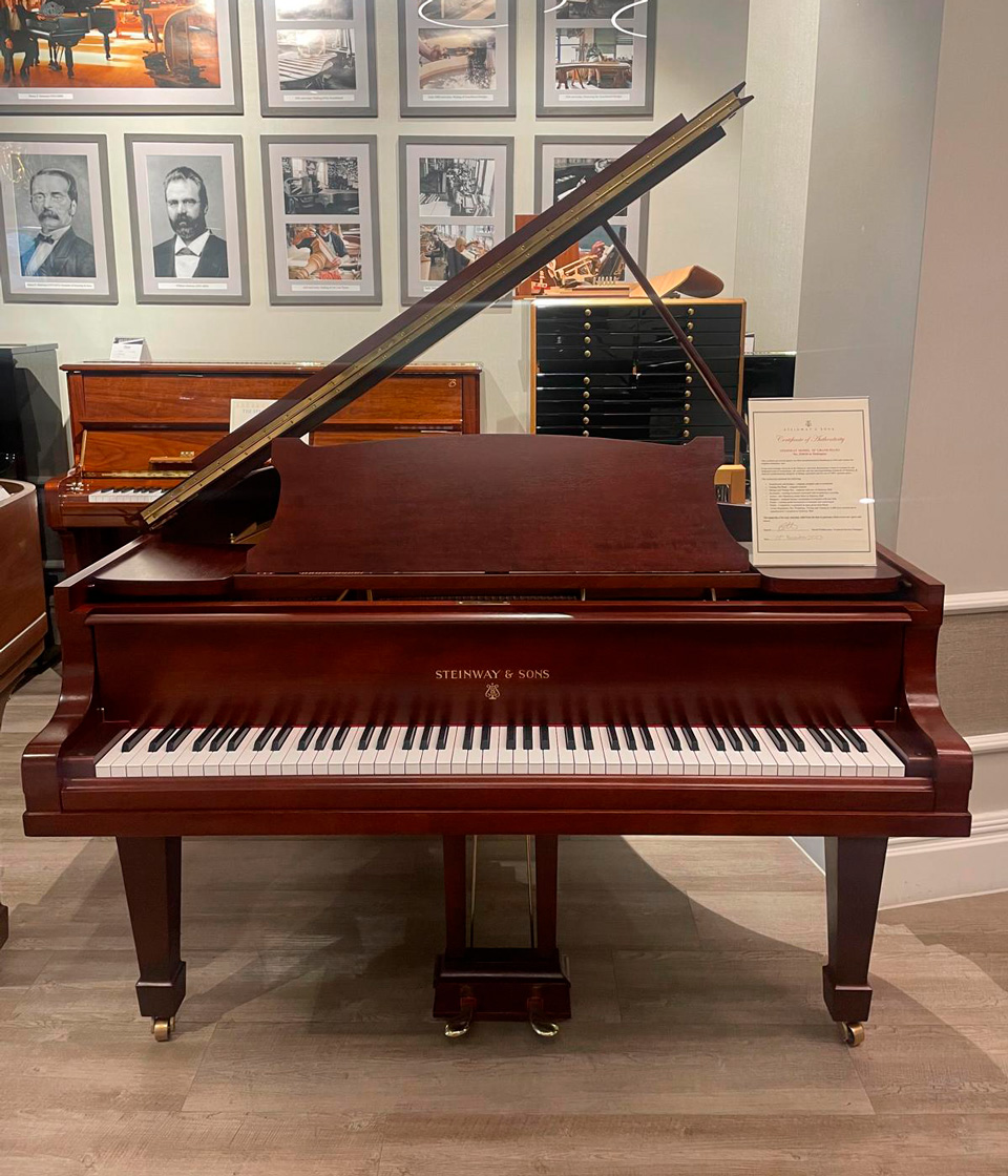 Model M in Mahogany 1926 - Steinway
